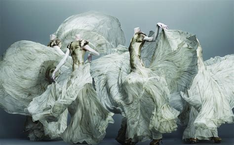 What's up! trouvaillesdujour: Alexander McQueen: Savage Beauty