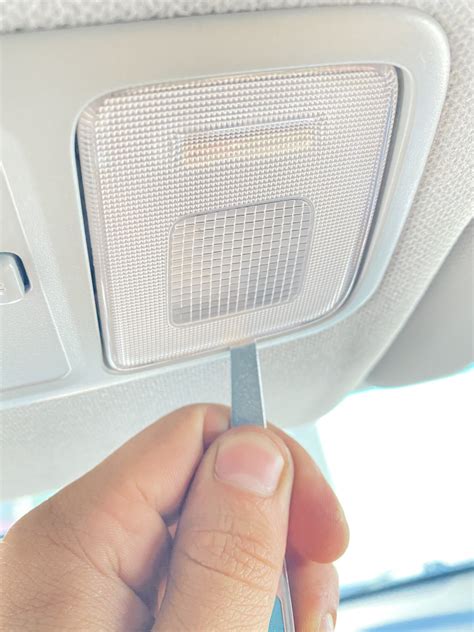 Замена штатных ламп освещения салона — Hyundai Solaris, 1,6 л, 2012 ...