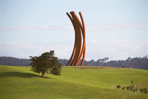 Bernar Venet | Инсталляции > Арт | Sgustok Magazine™