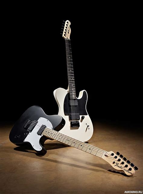 Чёрно-белые электрогитары Fender валяются на полу — Картинки на аву