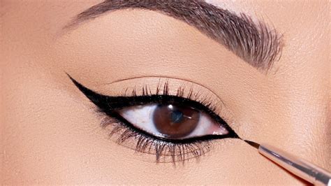 How To Apply Upper Eyeliner Makeup | Saubhaya Makeup