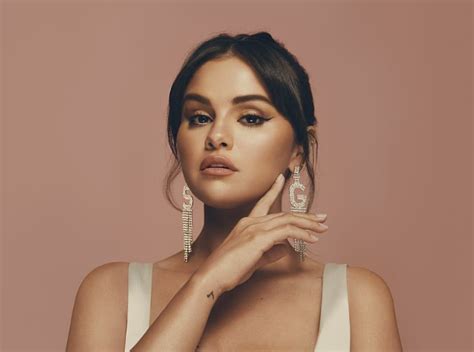 Selena Gomez Net Worth 2023: How Much Does She Earn In A Year? - Mappels