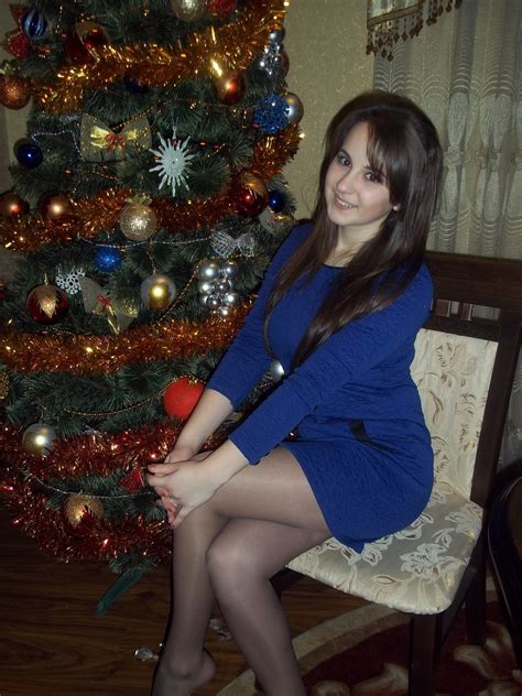 Чужие жены. Частные фотографии: Ножки в колготках и мальнькое платье ...