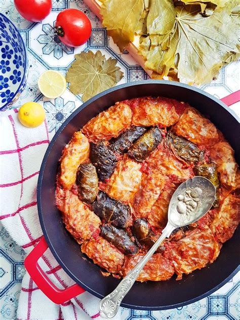 Голубцы и долма в томатном соусе | Национальная еда, Еда, Вкусная еда