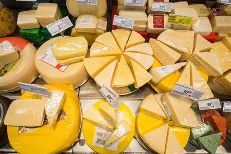 Лучше, но недостатки есть. Эксперты изучили качество "Российского" сыра ...