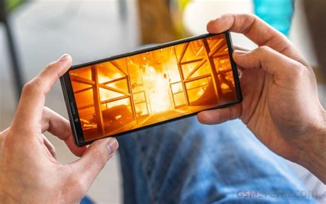 На сей раз без подвоха: экран смартфона Sony Xperia 1 практически ...