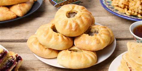 Беляши с мясом в духовке: рецепт — Лайфхакер