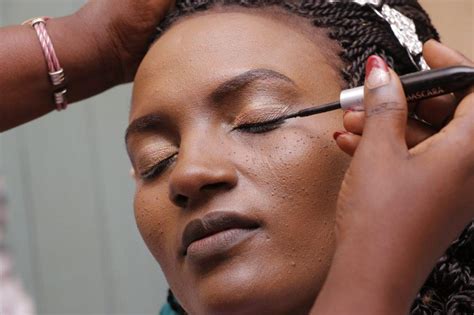 8 Produk Makeup yang Harus Kamu Hindari Pas Musim Hujan