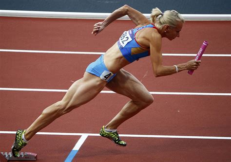 Легкая атлетика (эстафетный бег) | Muscle women, Female athletes, Athlete