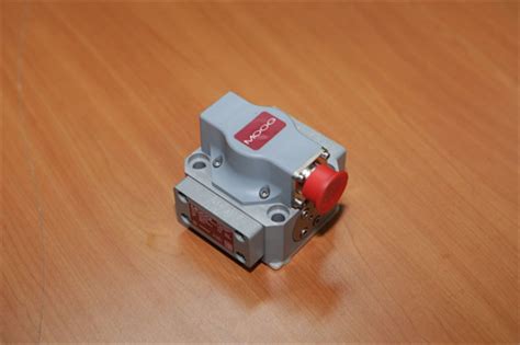 MOOG D633-525B PLC - Runheng