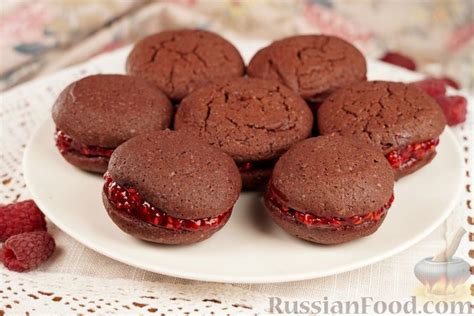 Рецепт: Шоколадные пирожные с малиной на RussianFood.com