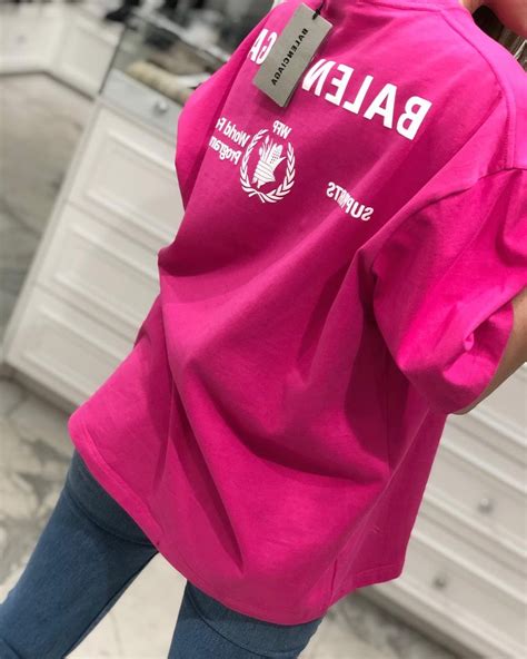 Розовая Футболка Баленсиага Sweatshirts, Brand, Sweaters, Fashion ...