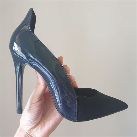 Zara Women's Navy and Black | Depop