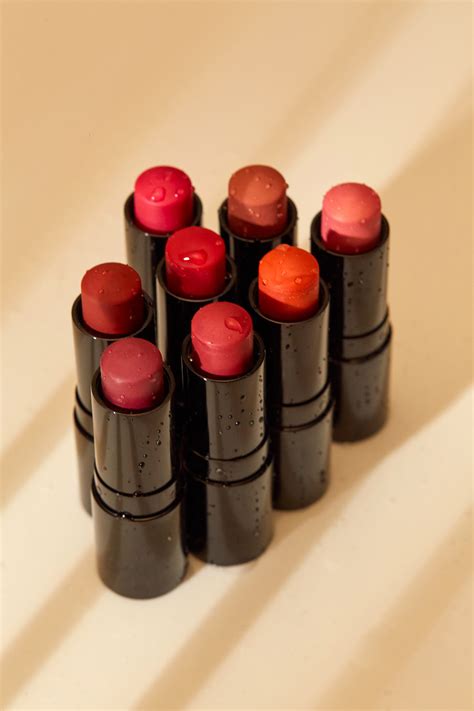 Lip Stains, Lipsticks, Lip Tints – What's The Difference? - Henné Organics