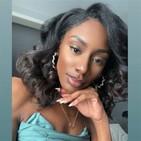 Whitney 🤎 (@whit.simoneee) • Threads, Say more