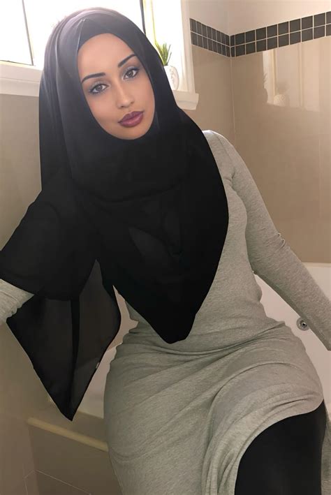 Pin by Beautiful Pictures & Images Co on Beautiful Hijab Fashions | Beautiful muslim women ...