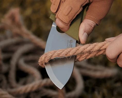 This Fixed Blade's Bizarre Feature Increases Its Cutting Power