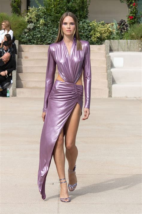 Genny Spring 2023 Ready-to-Wear Collection | Vogue