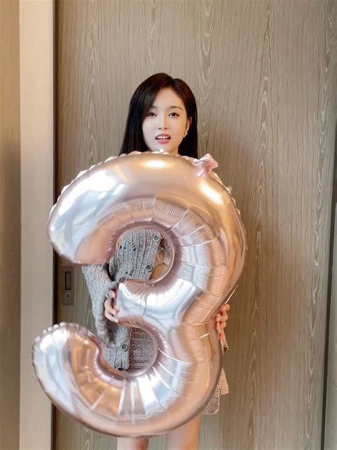 220531 XUAN YI studio update | kpopping