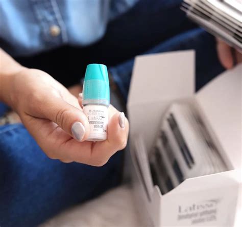 Redirecting to https://www.skinsolutions.md/Latisse/latisse-5ml ...