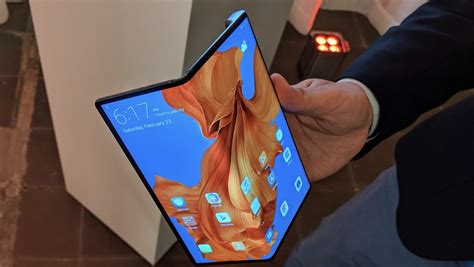 Huawei представила складной смартфон с одним, но увеличенным экраном