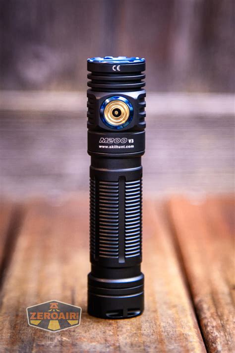 Skilhunt M200 V3 Flashlight Review - ZeroAir Reviews