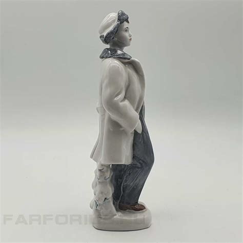 Фарфоровая статуэтка, Счастливое детство, Мальчик с коньками, ЛФЗ, Венкова