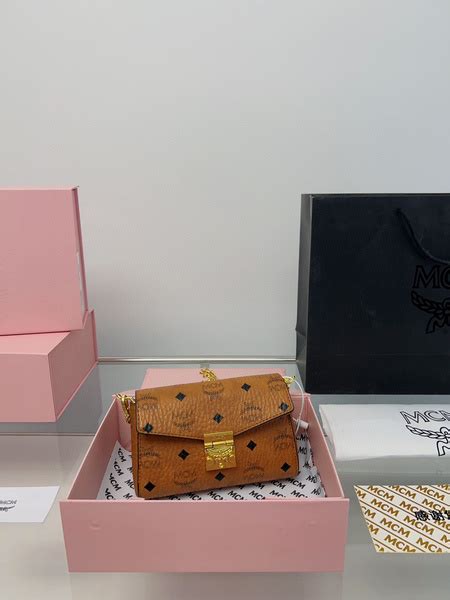 Сумка на плечо MCM - купить с доставкой по выгодным ценам в интернет ...