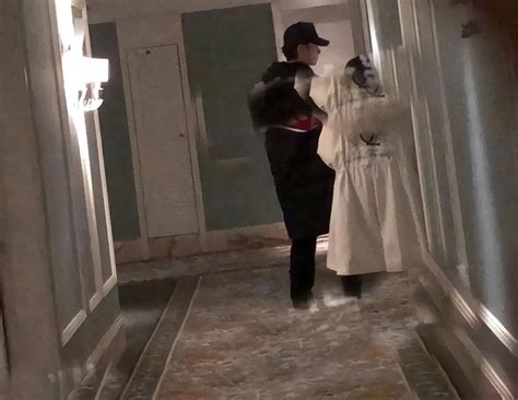 Zhang Danfeng and Hong Xin walked the red carpet, the couple held hands throughout the whole ...