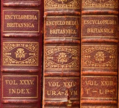 Муляжи книг и предметы интерьера