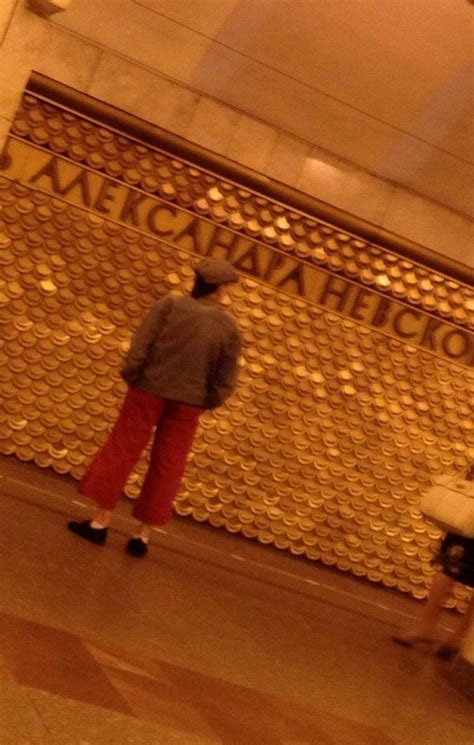 Модники и модницы в метро (16 фото)