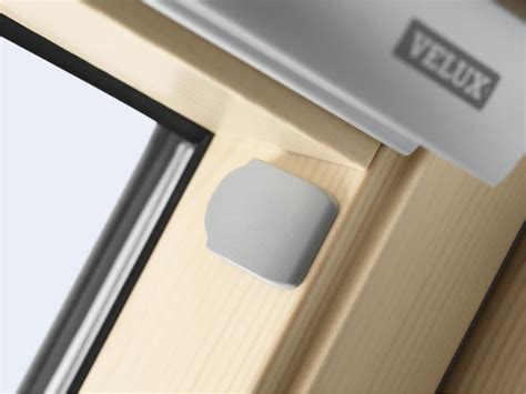 Окно мансардное дерево, лак ручка снизу Velux GLL FK06 1061B Дизайн ...