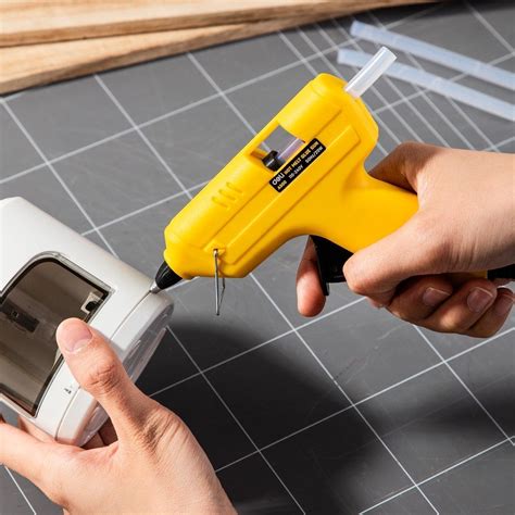 DELI HOT MELT GLUE GUN 20W, EUROPE STANDARD PLUG | SPK Commerce Website