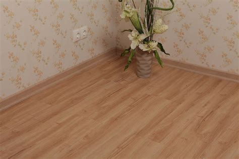 Пластиковый ламинат - водостойкое напольное покрытие для ванной комнаты ...