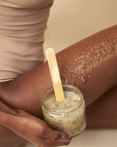 Odmładzający peeling do ciała o zapachu borówek | MASH Natural Beauty
