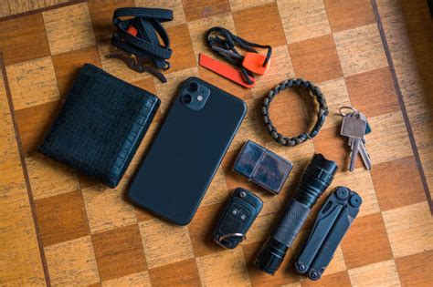 7 Essential EDC Gadgets Every Person Should Have In Their Pockets