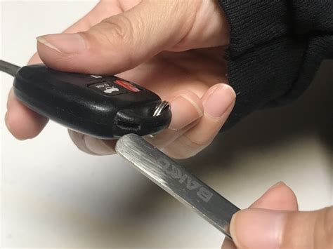 How to Replace Battery in Toyota Key Fob - DIYCarExpert