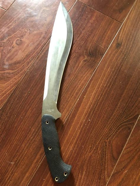 anyone know what company makes this knife and/or what it's name is ...