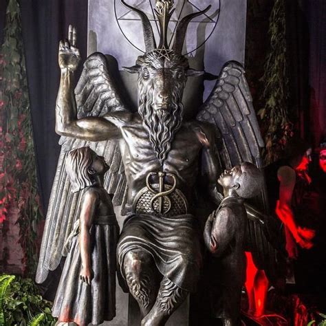 Fuimos a la revelación secreta de la estatua de Bafomet en el Templo ...