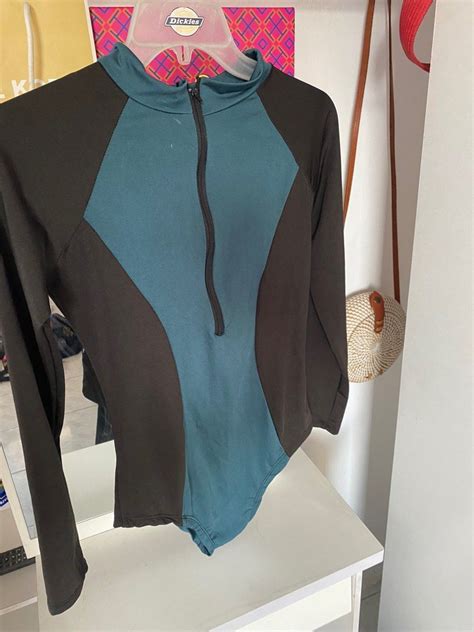 Rush guard, Women's Fashion, Swimwear, Rash guard on Carousell