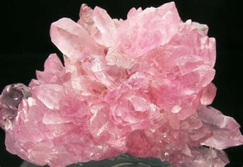 Камень розовый кварц: свойства, кому подходит, 11 фото | Crystal vibes ...