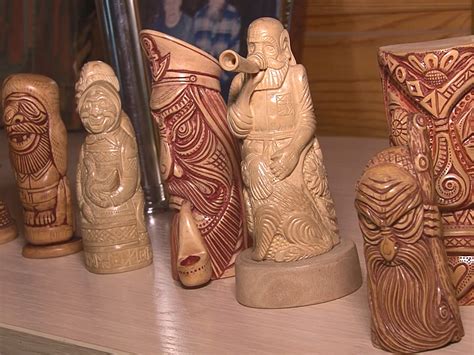 Мастер из Назарова вырезает удивительные фигурки из самшита — Новости ...