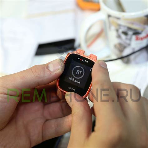 Фитнес-браслет Polar M430 не заряжается
