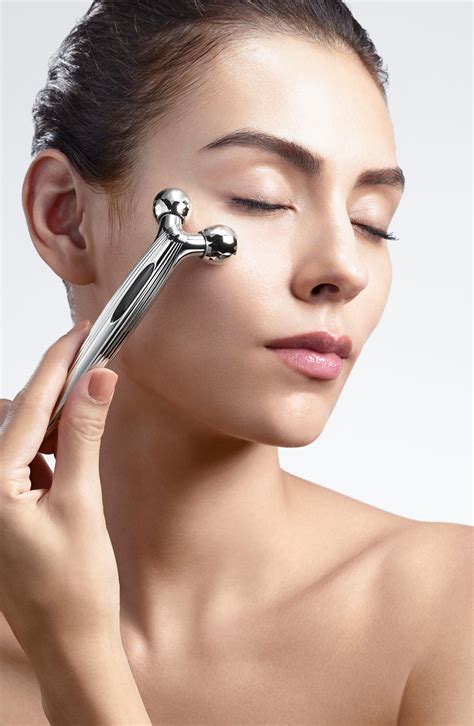 5 Benefits Of Using A Face Roller On Your Jawline | Justinboey