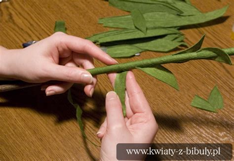 Ну очень красивый цветок из гофрированной бумаги!