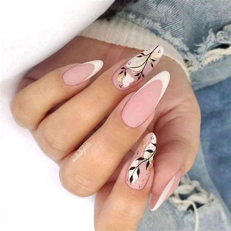 Pin de Elen Andre en Миндаль | Manicura de uñas, Manicura, Manicura flores