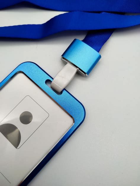 Бейджик на ленте Blue Metallic, синий металлический вертикальный ...