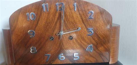 Need help with identifying and how to operate this clock. : r/clocks