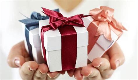 Anjuran Saling Memberi Hadiah untuk Sesama Muslim - Sahabat Yatim