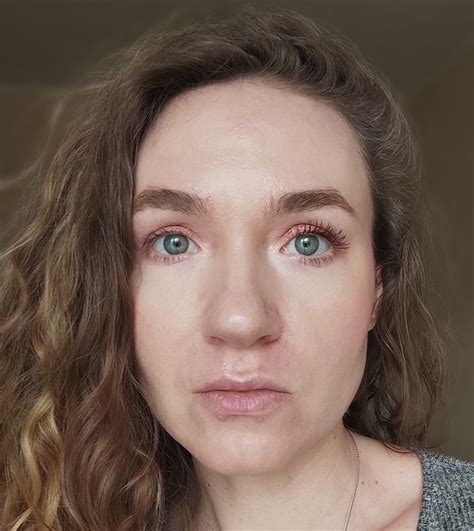 Коричнева туш з класними ефектами | MAKEUP Club